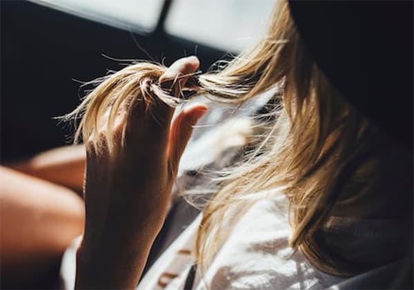 15 Ways That Women Show Interested Without Saying a Word
